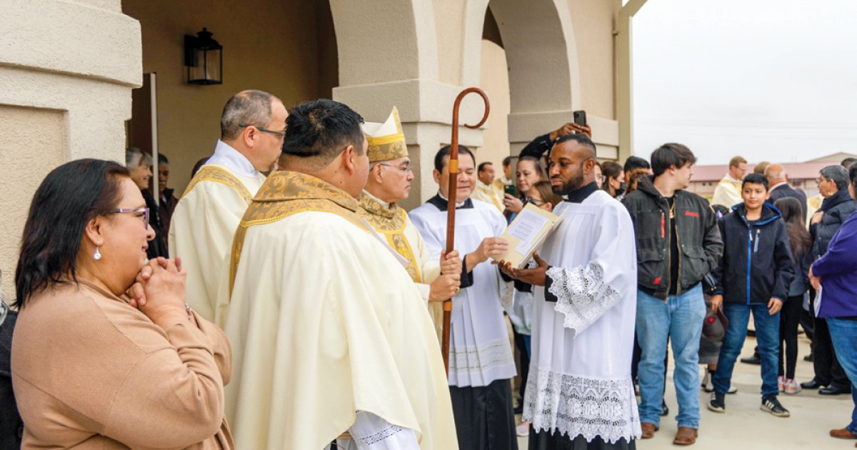Bishop dedicates new church in Manor | Spiritus